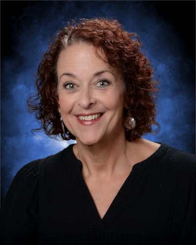 Wakeland’s Jonette Dalfonzo Celebrated with Golden Apple Award